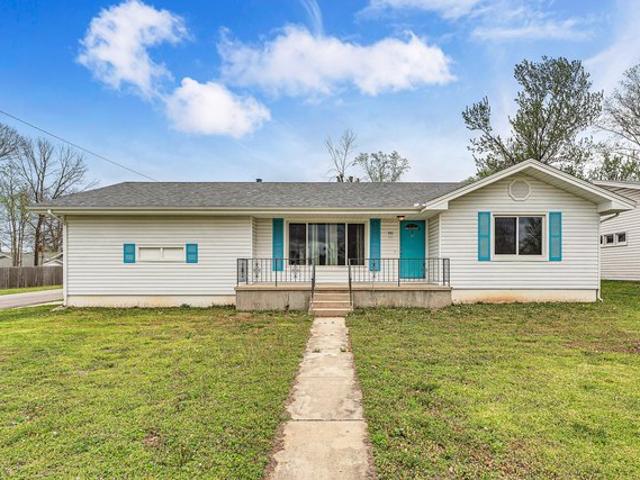 302 S 6th St, Ozark, MO 65721