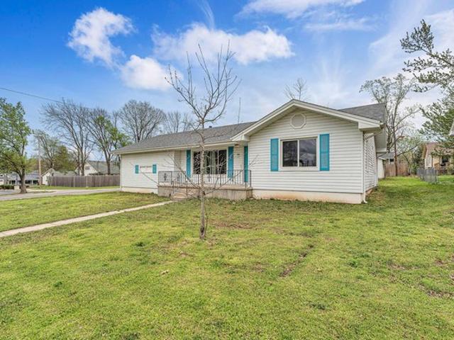 302 S 6th St, Ozark, MO 65721