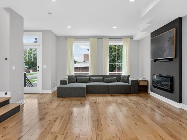 302 S 7th Avenue