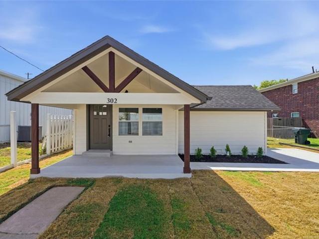 302 S Weenonah Ave, Claremore, OK 74017