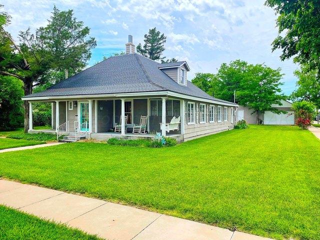 302 S Baylor St, Perryton, TX 79070
