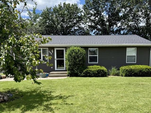 302 S Harrison St, Hebron, IN 46341