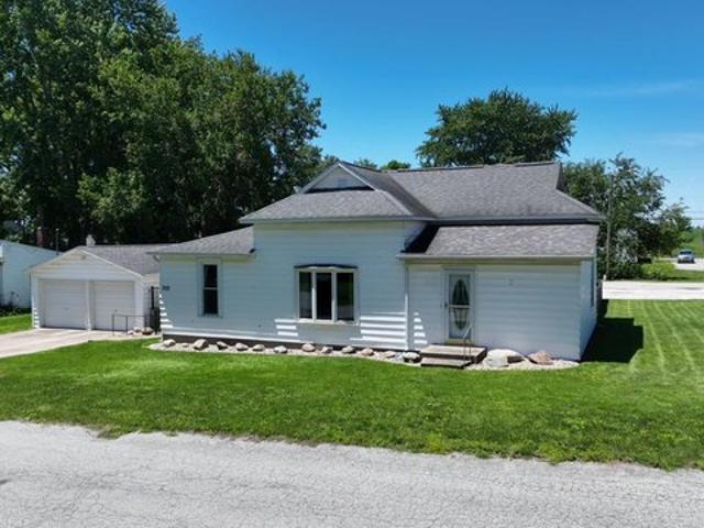 302 S Johnson St, Otterbein, IN 47970