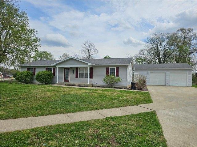 302 S Mill St, Greenup, IL 62428