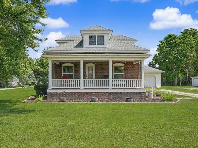 302 S Olmstead St, Oakwood, IL 61858