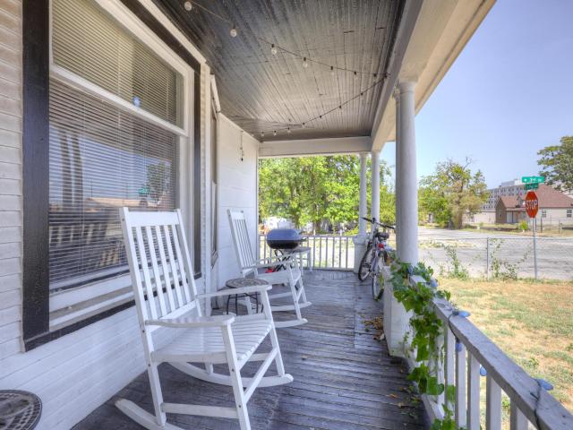 302 S Pearl Avenue