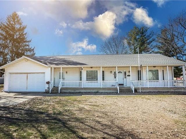 302 S Spruce St, Stewardson, IL 62463
