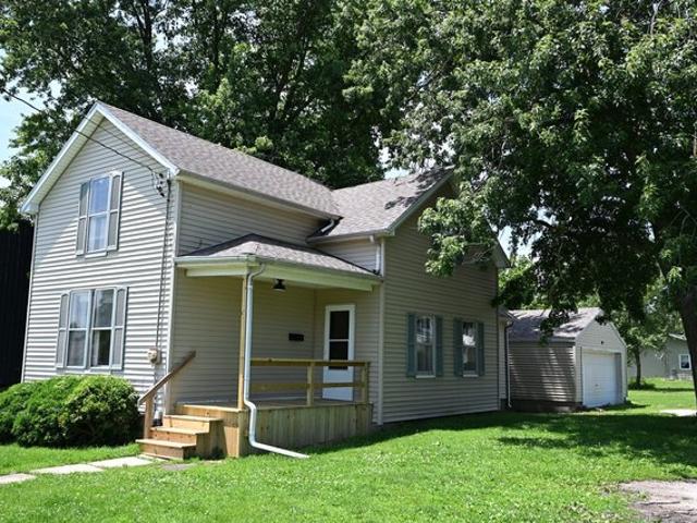 302 S Summit St, El Paso, IL 61738