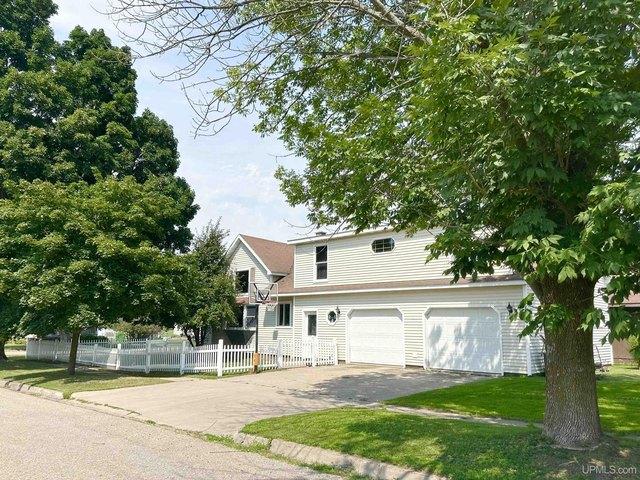 302 Saginaw St, Norway, MI 49870