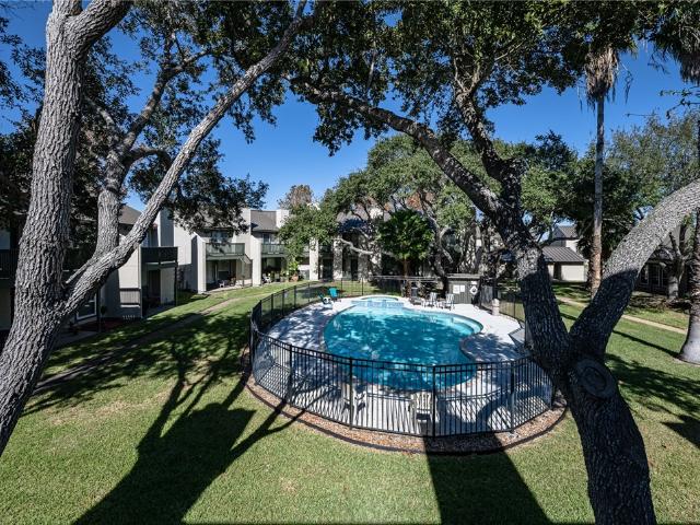 302 Saint Andrews St J 103