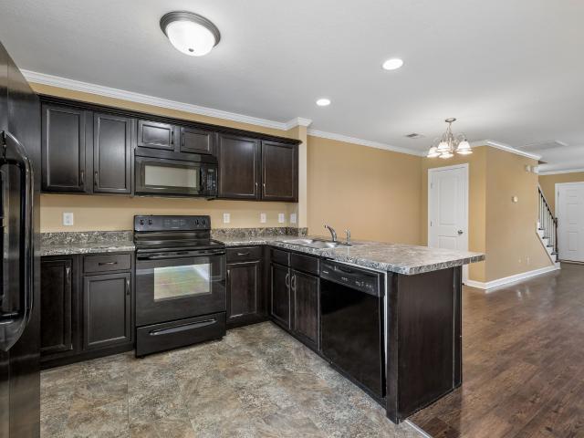 302 Sam Houston Cir
