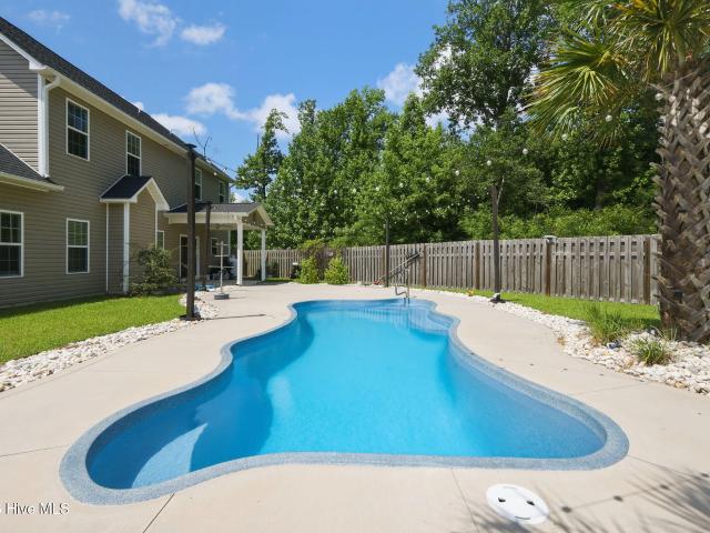 302 Seaglass Court