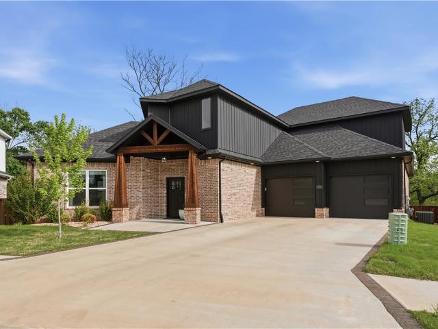 302 SW Gunison Cove