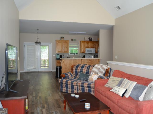 302 Pointe Circle