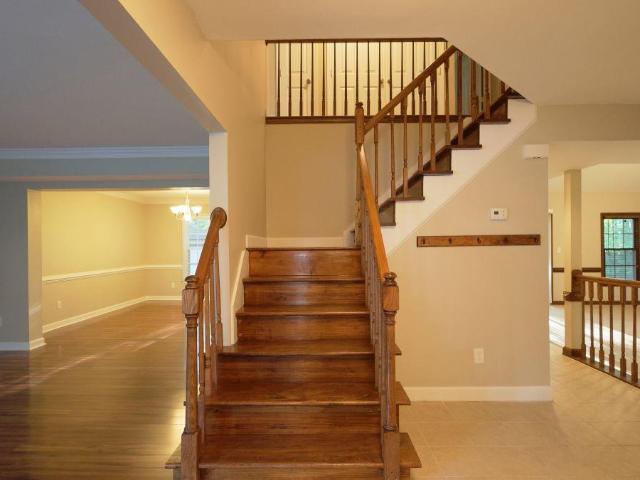 302 Peachtree LN