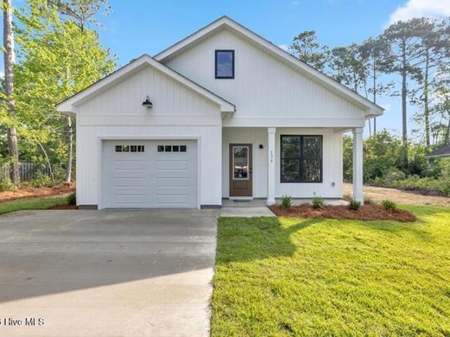 302 Pine Ct, Hampstead, NC 28443