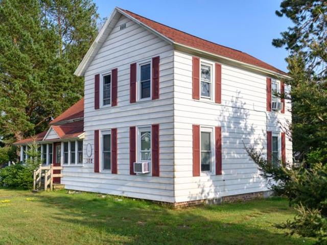 302 Pine St E, Eagle River, WI 54521