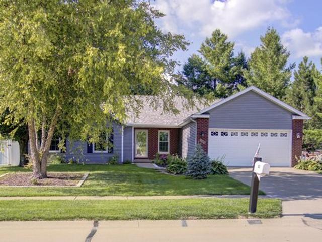 302 Pinehurst Dr, Eldridge, IA 52748
