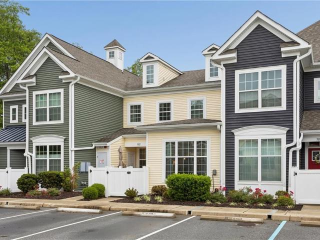 302 Promenade LN