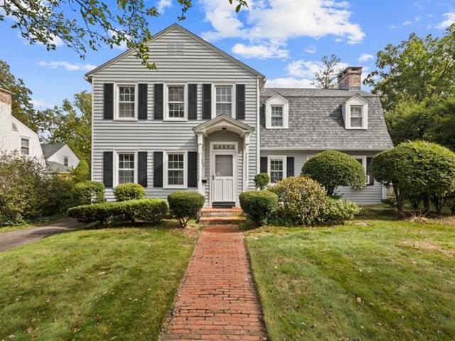 302 Quaker Ln N, West Hartford, CT 06119