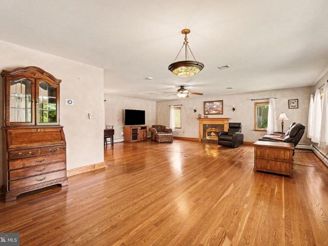 302 Robin Road