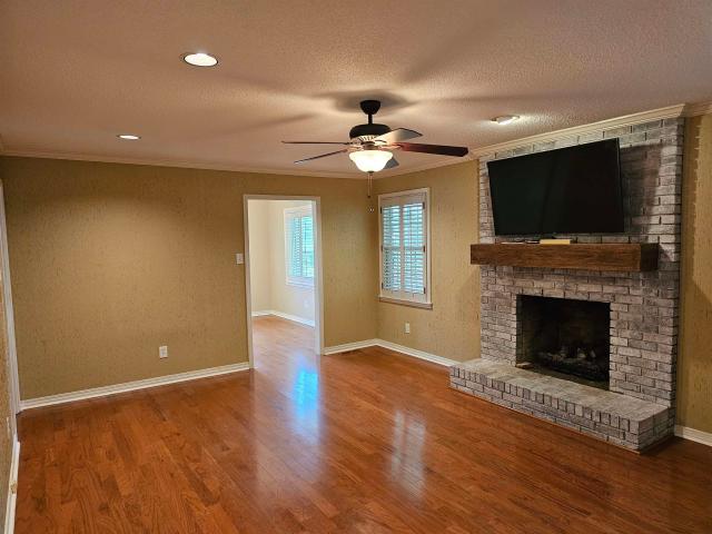 302 Robinhood Dr