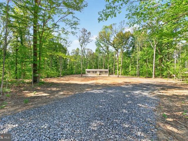 302 Raccoon Ln, Louisa, VA 23093