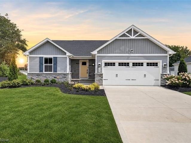 302 Ridgewater Dr, Elyria, OH 44035