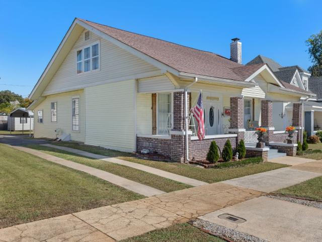 302 W 6th St