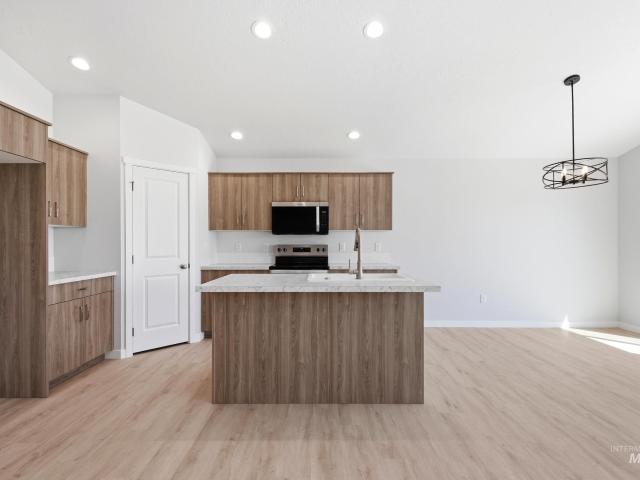 302 W 17th Ave