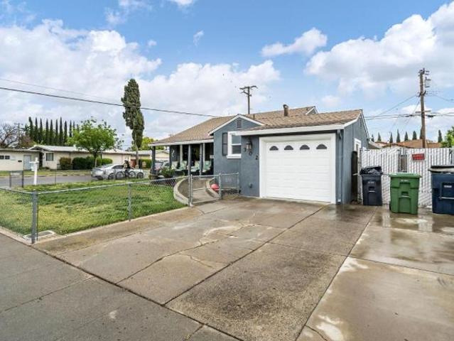 302 W 20th St, Tracy, CA 95376