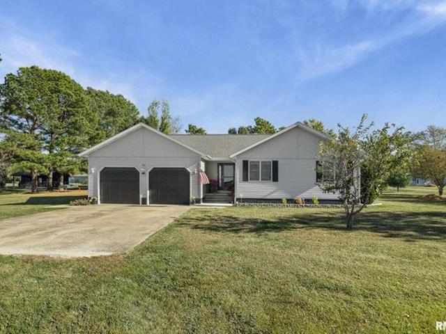 302 W Van Buren St, Farina, IL 62838