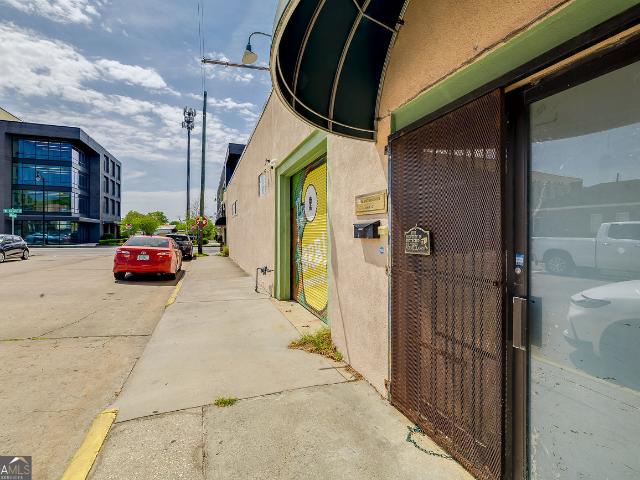 302 W Victory Drive