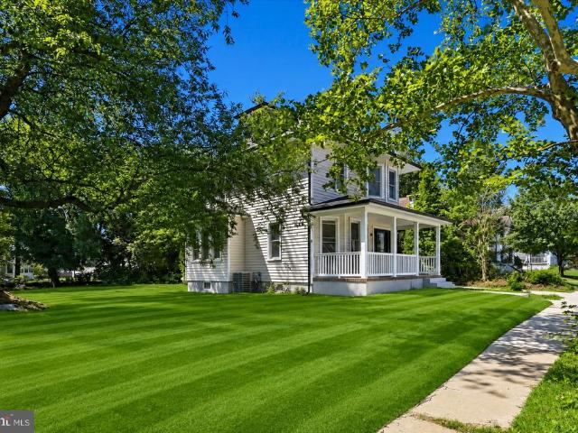 302 W Washington Avenue