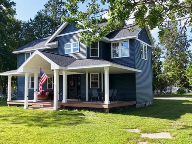 302 W Dresden St, Kalkaska, MI 49646