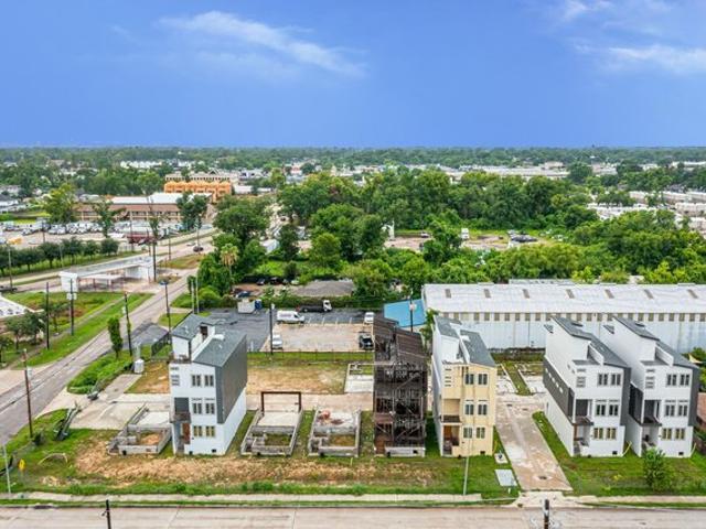 302 W Hamilton St, Houston, TX 77091