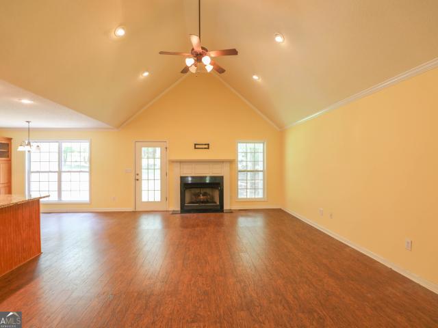 302 W Lakeview Drive NE