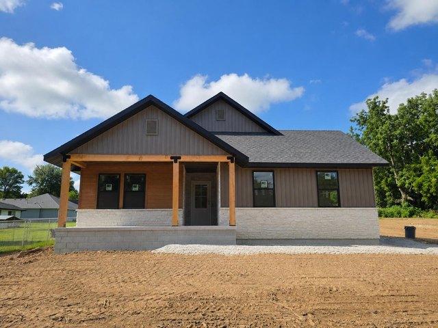 302 W Linn St, Marionville, MO 65705