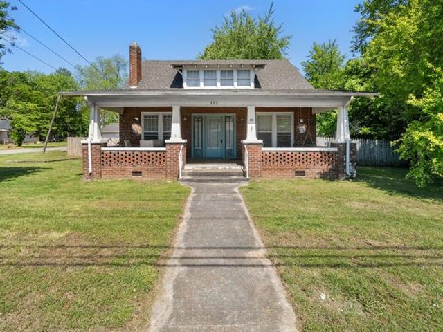 302 W Main St, Decherd, TN 37324