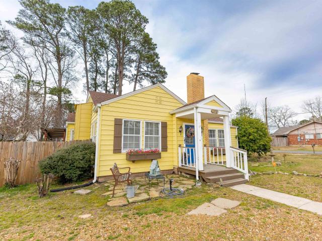 302 W Main St