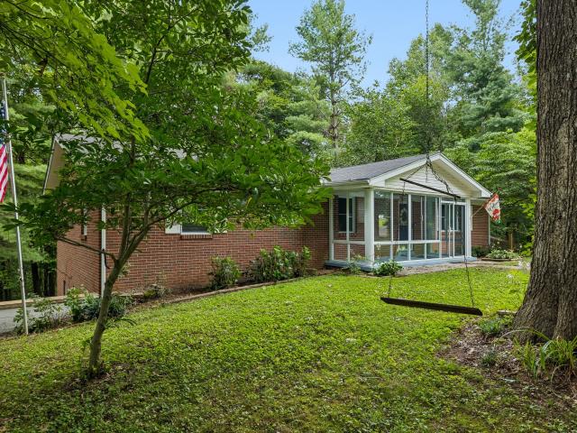 302 W Point Dr