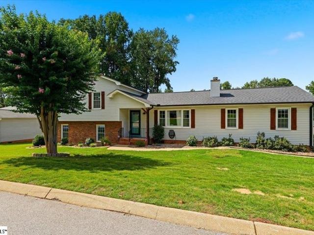 302 Waterbury Ct, Simpsonville, SC 29680