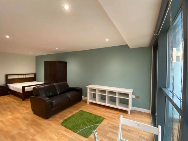 302, West One Cube, City Centre, S1