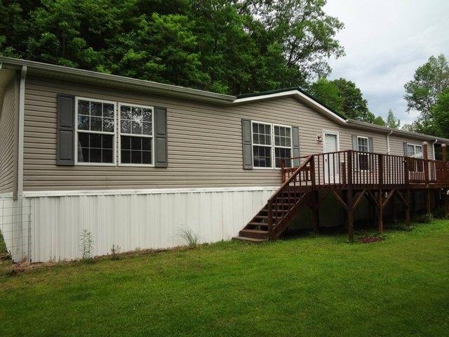 302 White Deer Ln, Prestonsburg, KY 41653