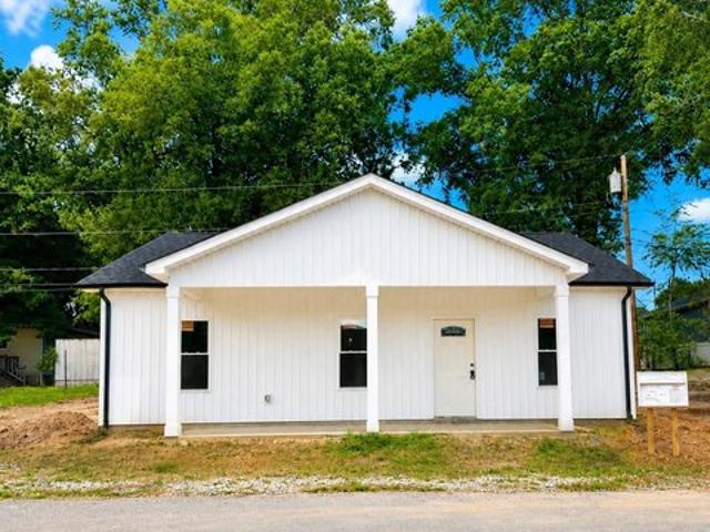 302 White St, Cherryville, NC 28021