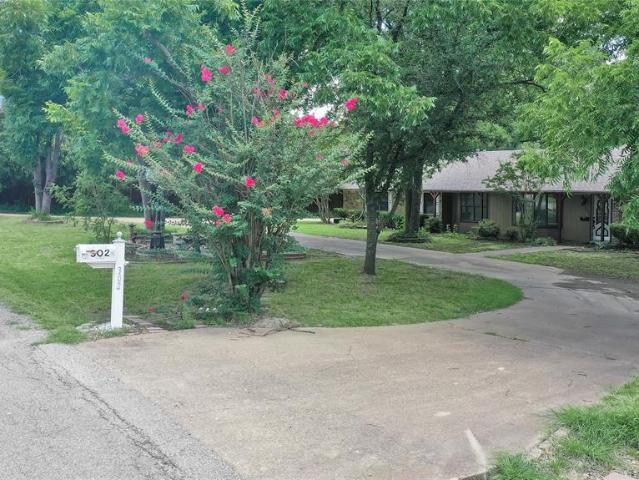 302 Wilcoxson St, Farmersville, TX 75442 | MLS #21197