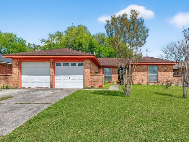 302 Windward Dr, League City, TX 77573