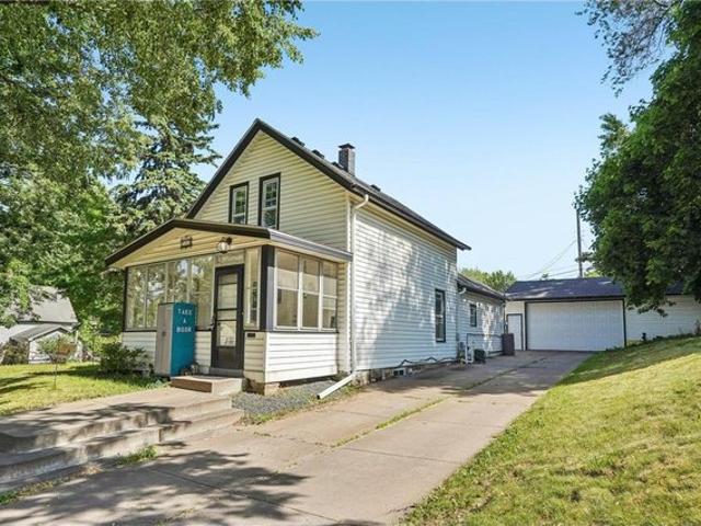 302 Wyoming St E, Saint Paul, MN 55107