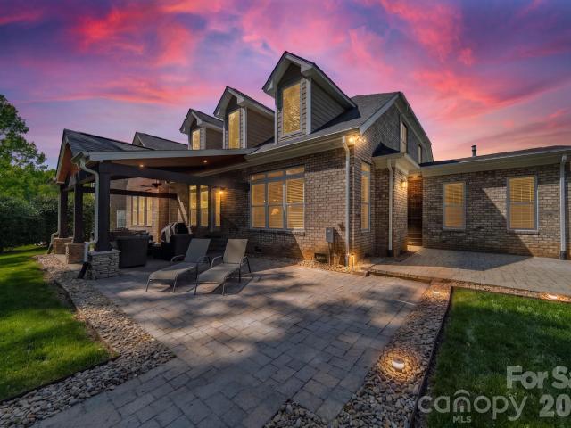 302 Tallow Tree Ct, Waxhaw, NC 28173 | MLS #4374 | Compass