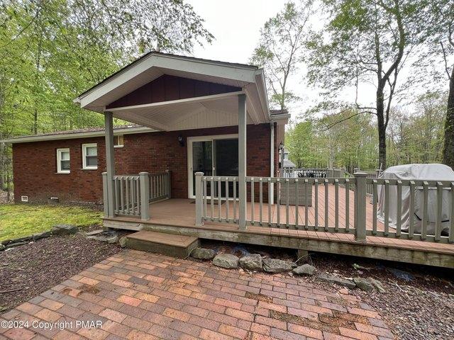 302 Viho Ct, Pocono Lake, PA 18347